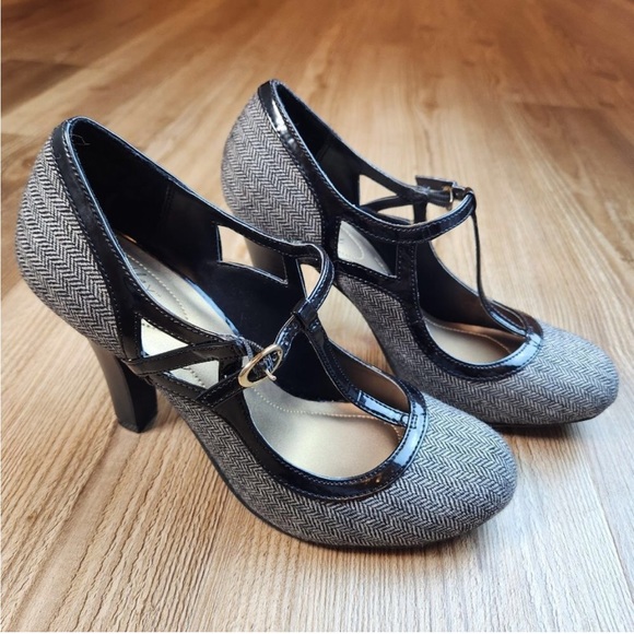 dexflex comfort | Shoes | Dexflex Comfort Herringbone Tstrap Heels ...